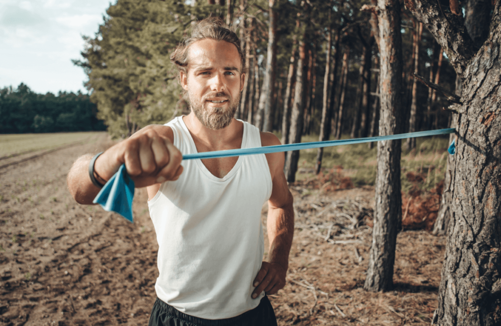 Les 5 Meilleurs Exercices pour les Epaules avec Elastiques