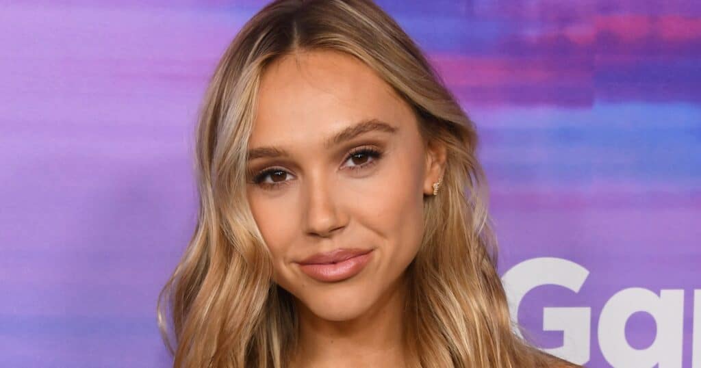 Tried the Alexis Ren 10-Minute Ab Burner That’s Been Watched 59 Million ...