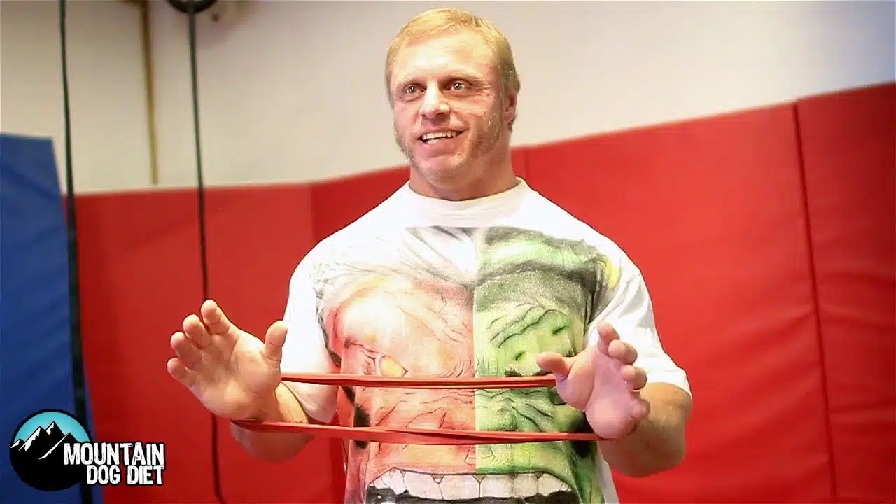 Pro Trainer Says This One Weird Wall Crawl Will Fix Your Shoulder Pain ...